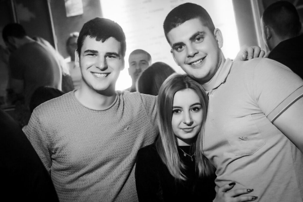 Kafana u Zemunu za najbolji izlazak! | Kafana Pukni zoro